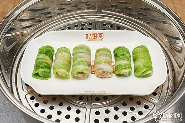 Steamed cabbage rolls | Diverserecipes.com